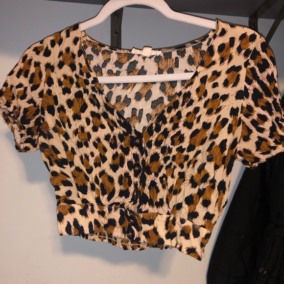 La Hearts | Tops | Cheetah Print Crop Top | Poshmark